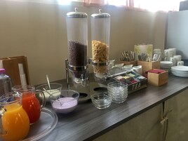Pequeno-almoço tipo buffet diário mediante uma taxa
