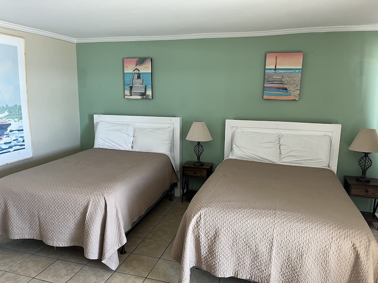 Room#301 Standard 2 Double Beds Pets Yes - Hampstead, NC
