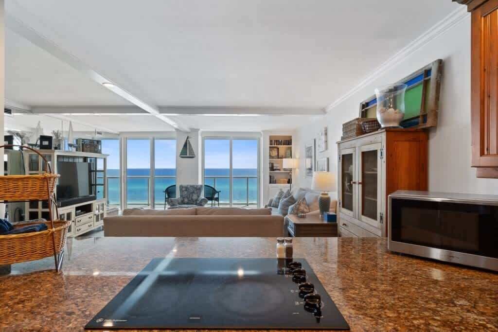 Sabine 10d - 𝑺𝒆𝒂𝒈𝒍𝒂𝒔𝒔 𝑯𝒂𝒓𝒃𝒐𝒓 - Gulf Breeze, FL