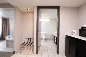 Quarto premium | Escrivaninha, espaço de trabalho para notebook, cortinas blackout