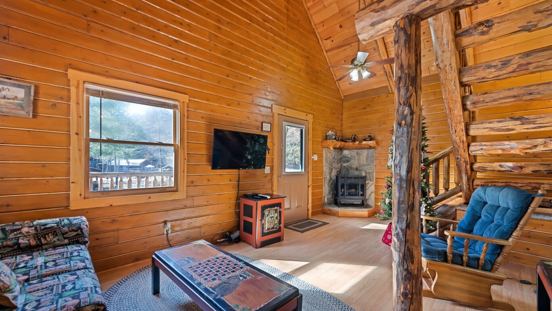 Cozy Creekside Cabin Just A Few Steps From Lands Creek! - Bryson City, NC