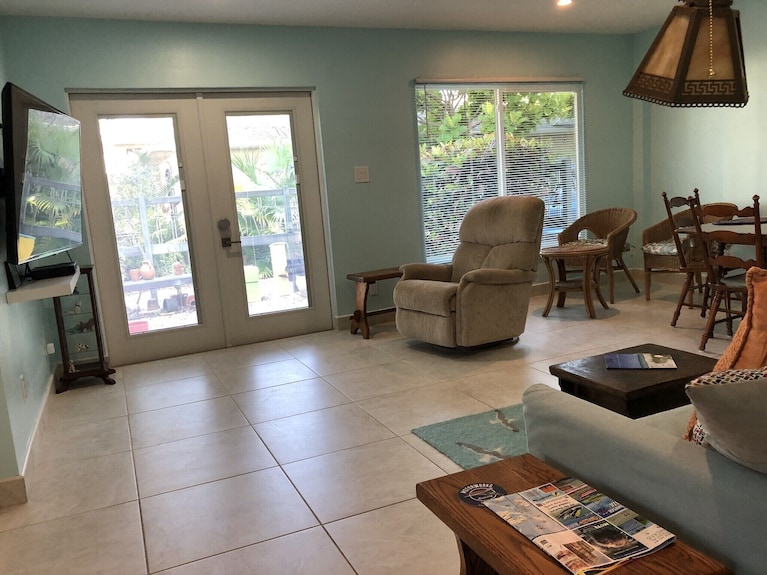 Quiet Cozy Home Near Anna Maria Island, Robinson Preserve, Desoto Ntl Monument - Anna Maria Island, FL