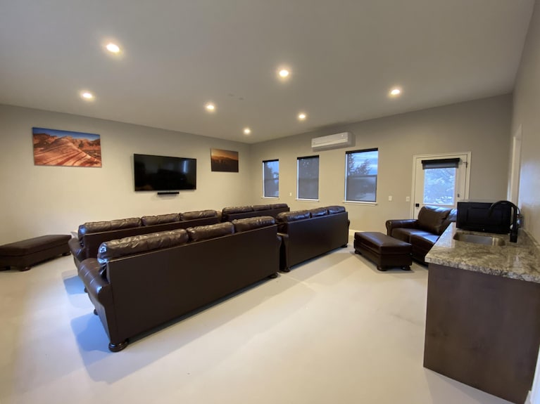 Beautiful Lodge With Private Pool, Hot Tub, And Pickleball Court - Utah