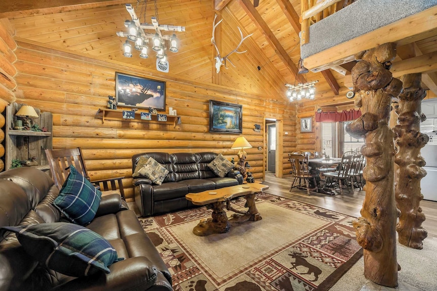 Gnarly Bear Sleeps 12 - 21 Miles To Yellowstone - Hot Tub - Firepit - Wifi - Island Park, ID