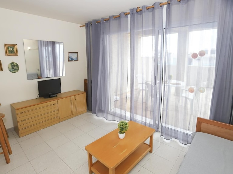 105- Varadero áTico. One Bedroom Apartment With Communal Swimming Pool. - Reus