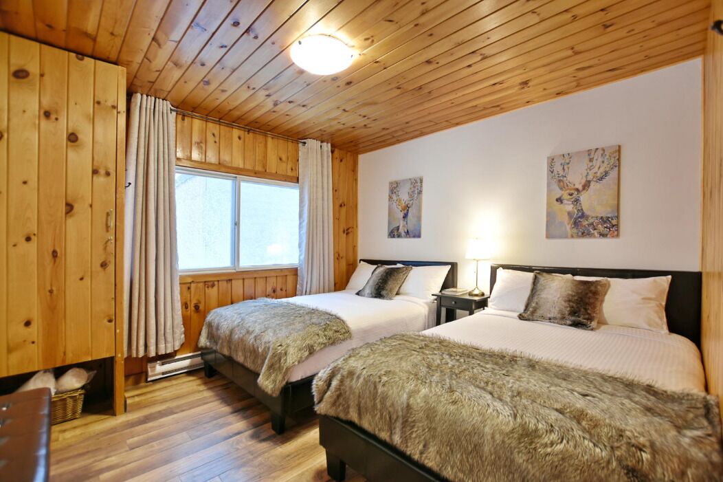 Swiss Style "Déjà Blue" Chalet W/ Outdoors Hot Tub - Collingwood