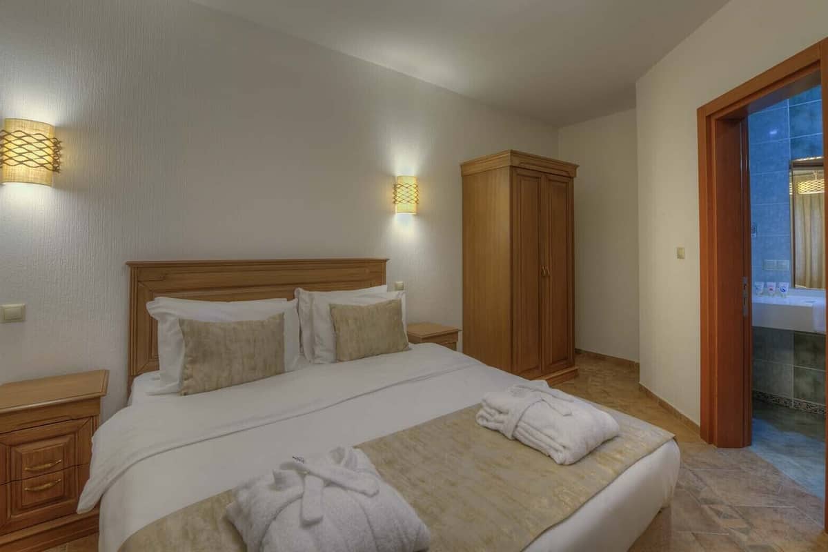 Casa de campo família | 2 quartos, roupas de cama premium, edredons de pluma, cofres nos quartos