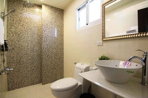 Quarto Twin Básico | Duche na casa de banho
