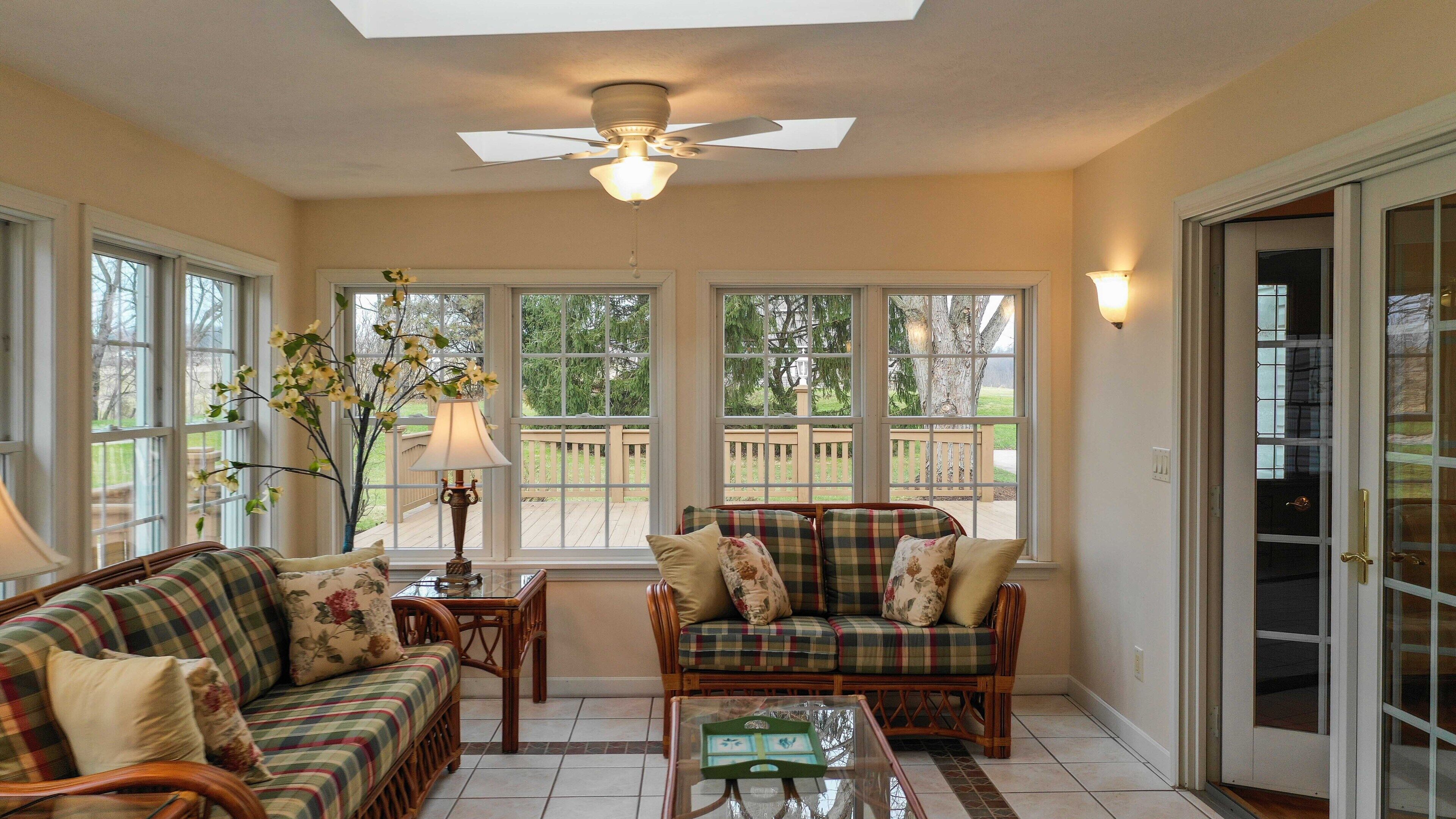 オハイオ州のアーミッシュの国の中心にある巨大な7000平方フィートのヴィラ - オハイオ州