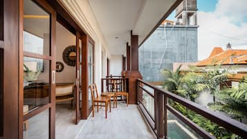 Suite de Luxo, 1 quarto, vista para a piscina | Vista da varanda