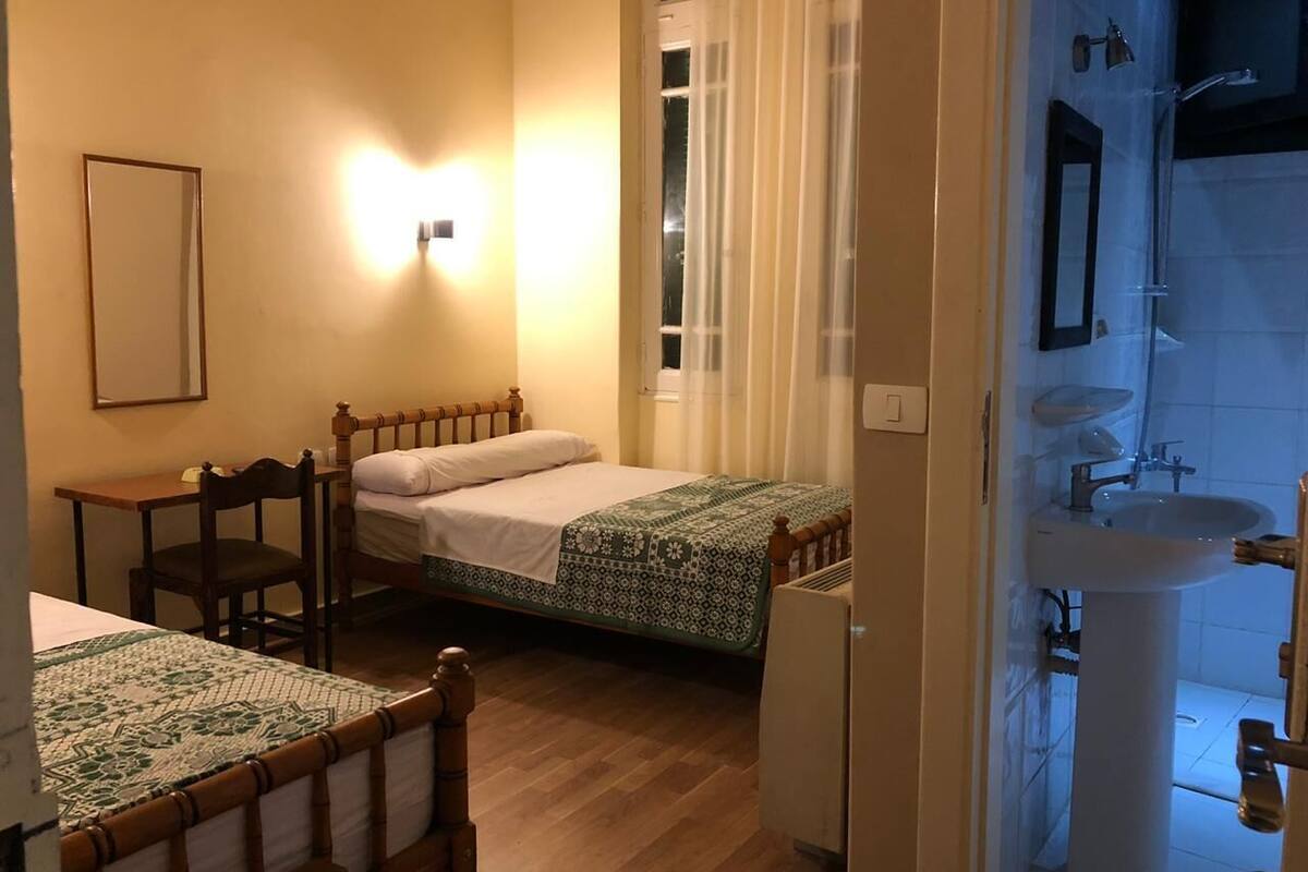 Quarto casal ou duplo básico | Escrivaninha, Wi-Fi de cortesia, individualmente decorados