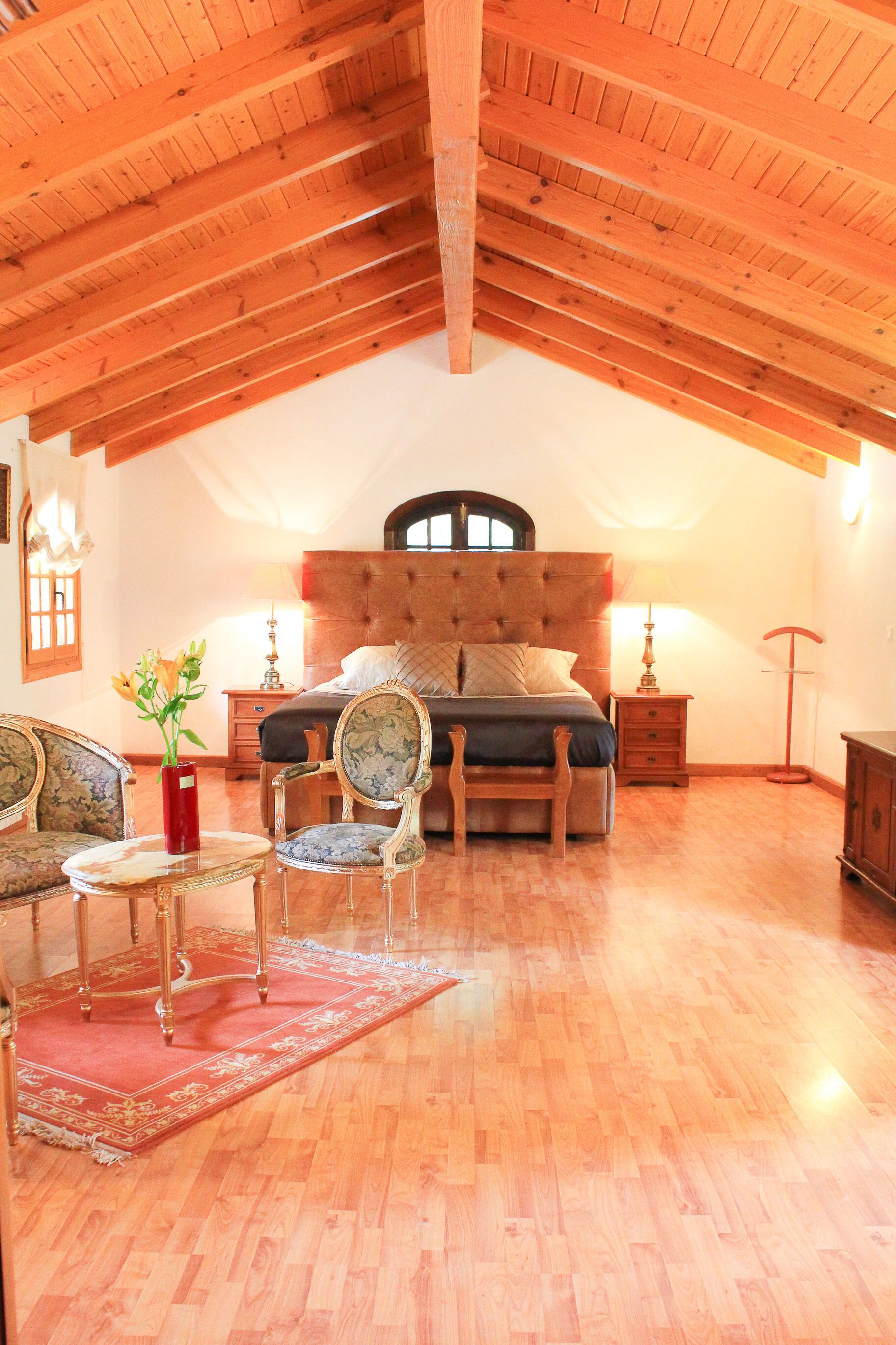 Large Idyllic Country Finca In The Heart Of The Coin Countryside With Waterfall. - コイン