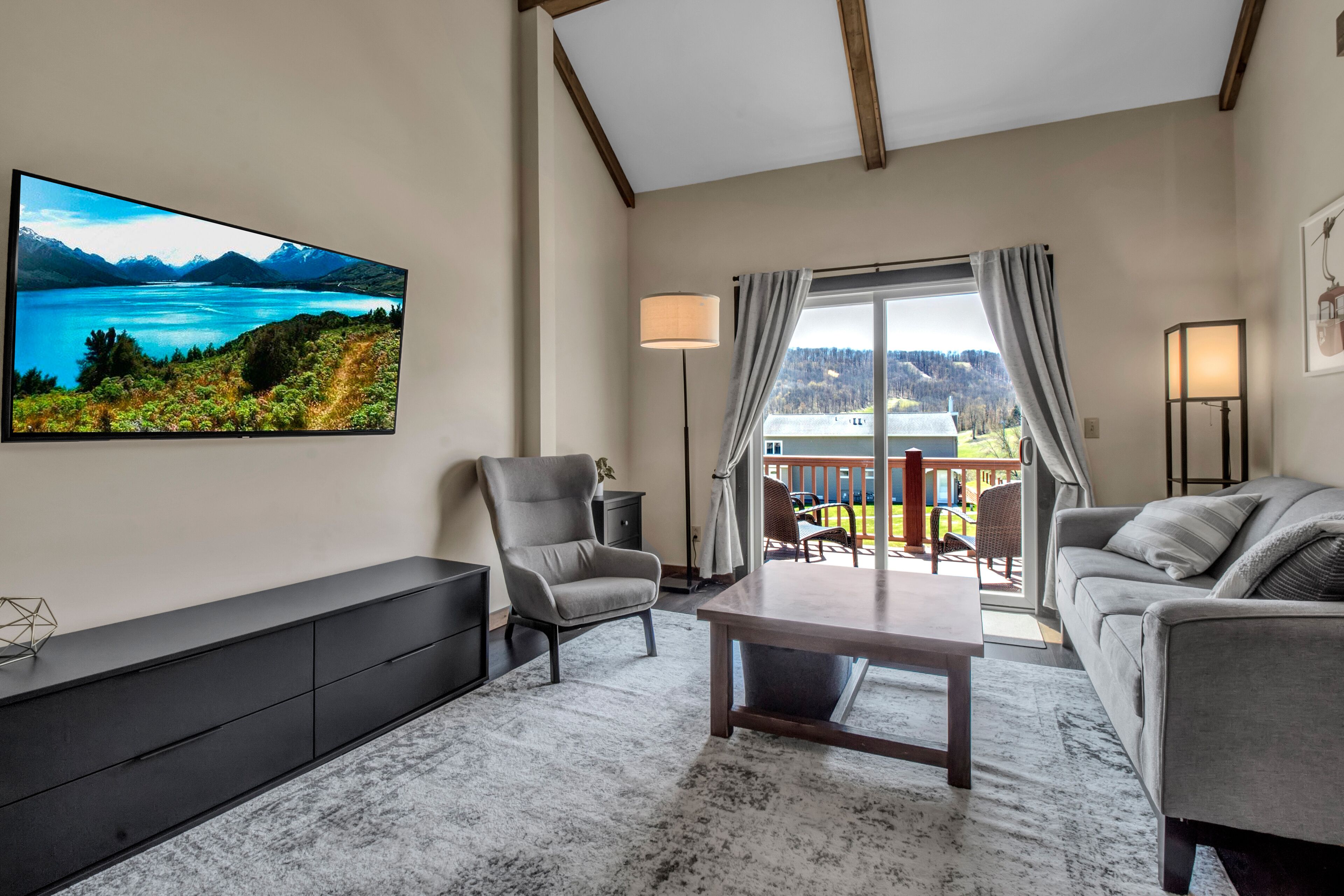 Stylish, Modern & Walk Or Shuttle To Holiday Valley - Ellicottville, NY