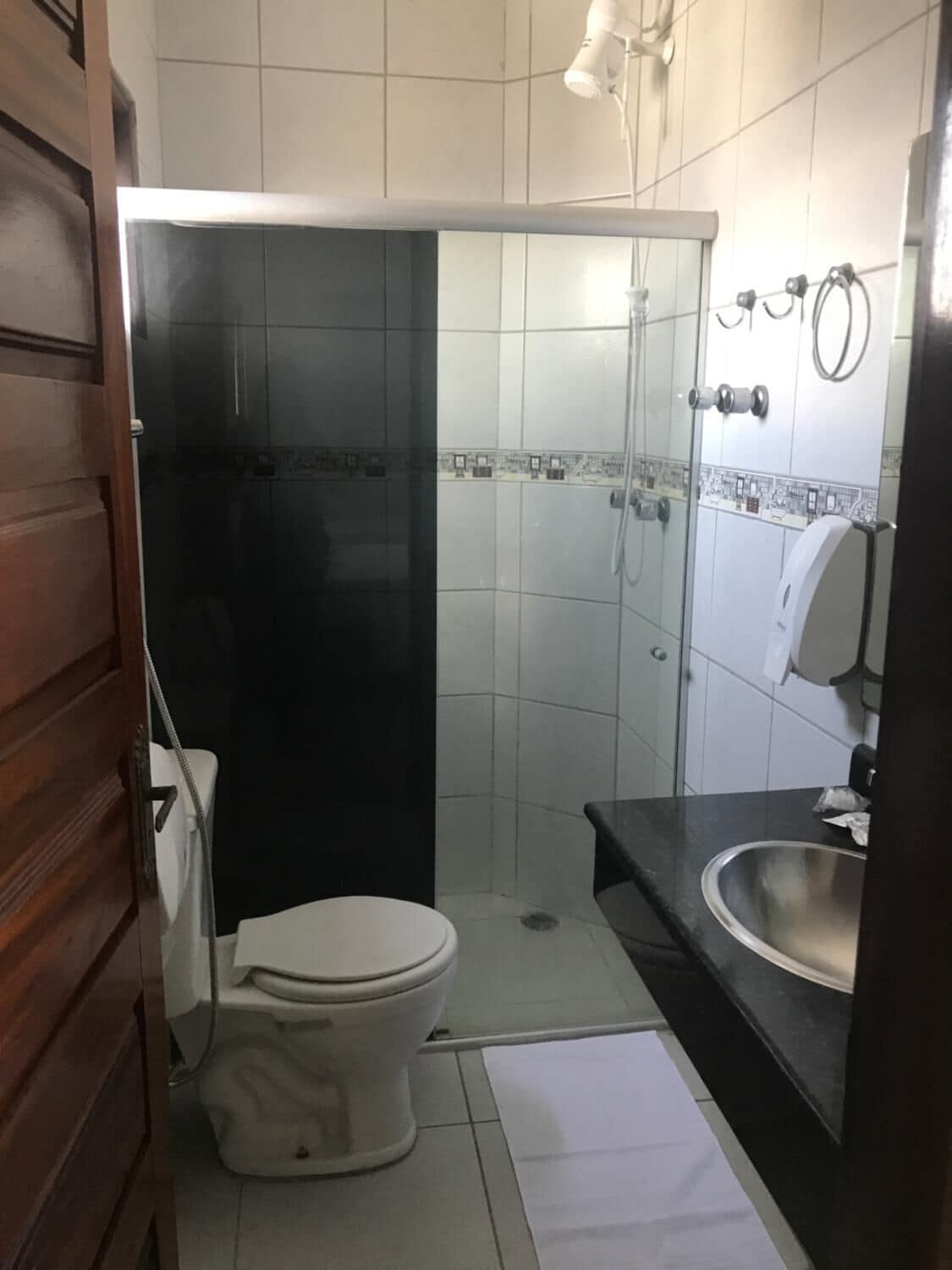 Um polibã, toalhas fornecidas 
