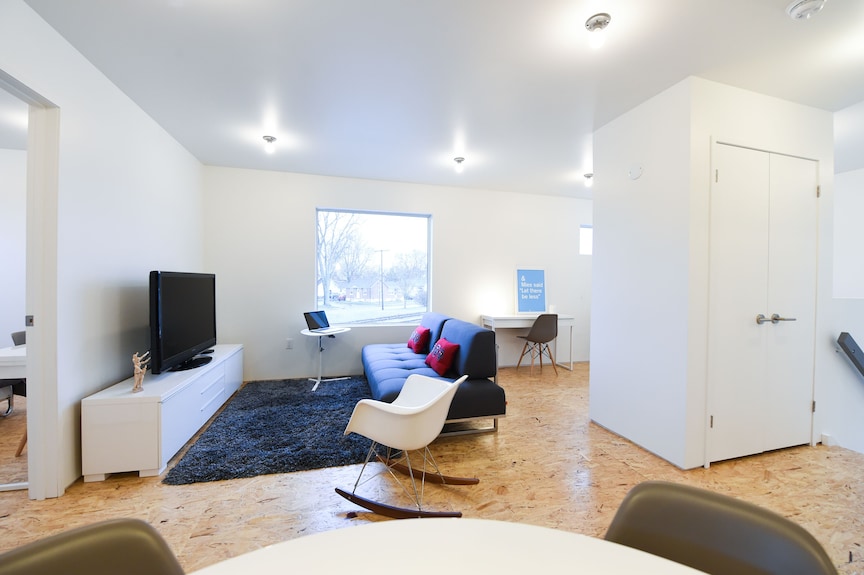 Square B+b Quick Walk To Downtown Theatres, Restaurants, And Shops. - Ontario