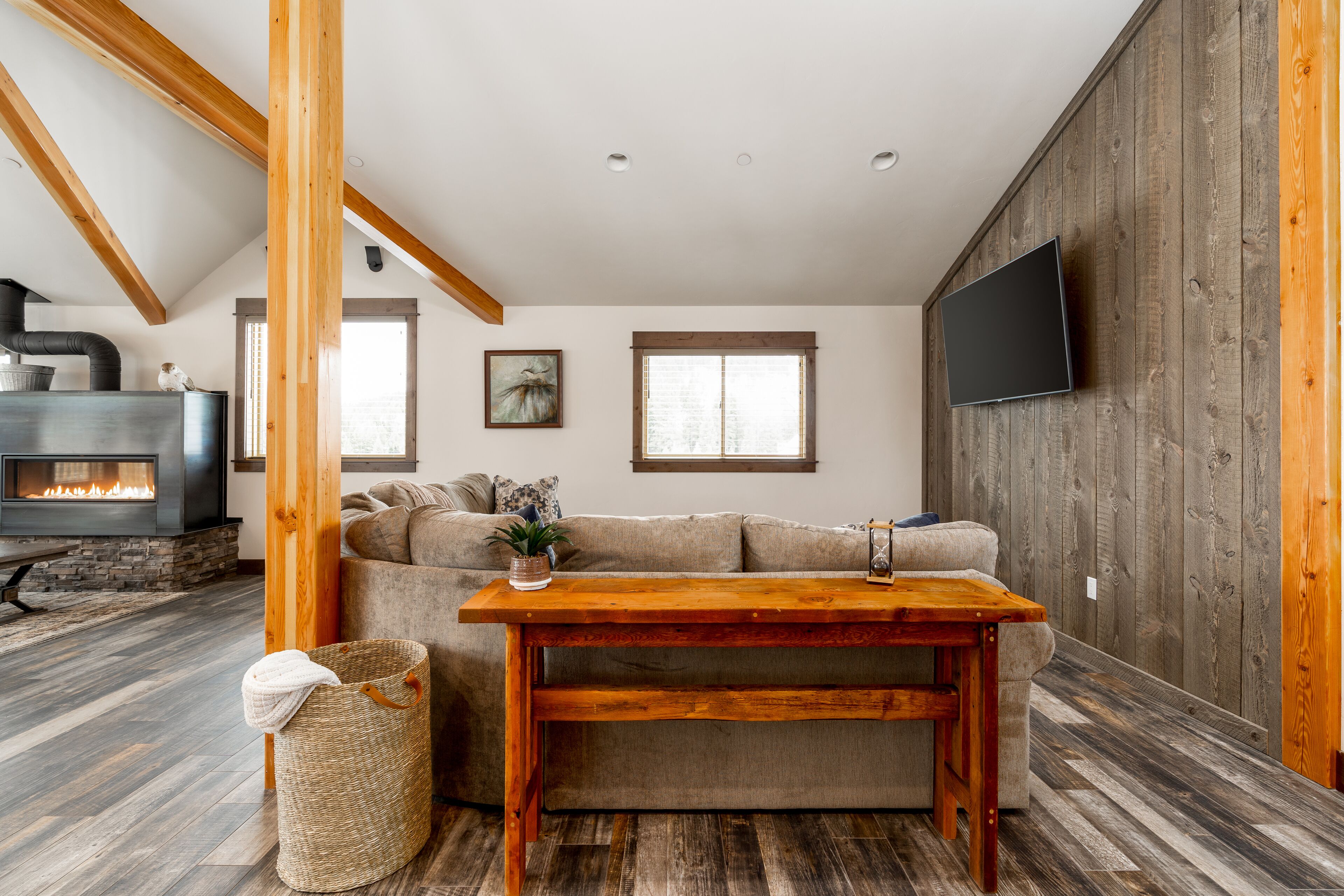 Beautiful, Private, Perfectly Located Home For Sleeping 16 Guests Comfortably! - Big Sky, MT