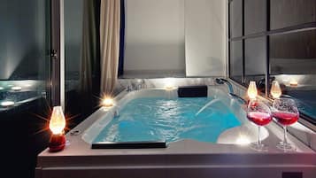 Quarto (Natural) | Banheira de hidromassagem