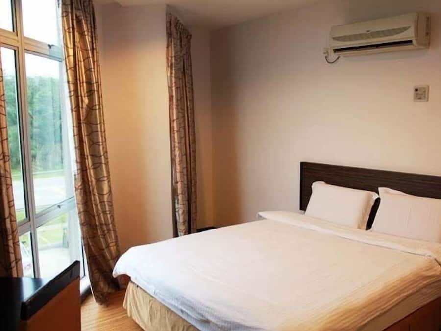 Quarto Duplo Deluxe | Secretária, ferro/tábua de engomar