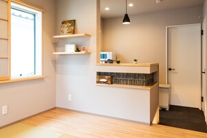 Casa de Férias, 2 quartos (A-1) | Cozinha privada | Um frigorífico, um micro-ondas, uma placa de cozinha 