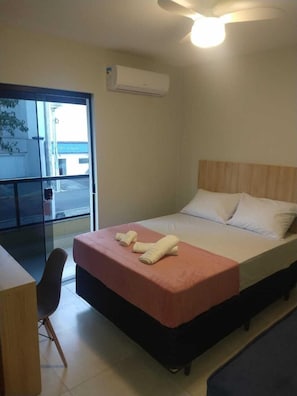 Quarto Quádruplo (Quarto 4) | Wi-fi grátis, roupa de cama fornecida 