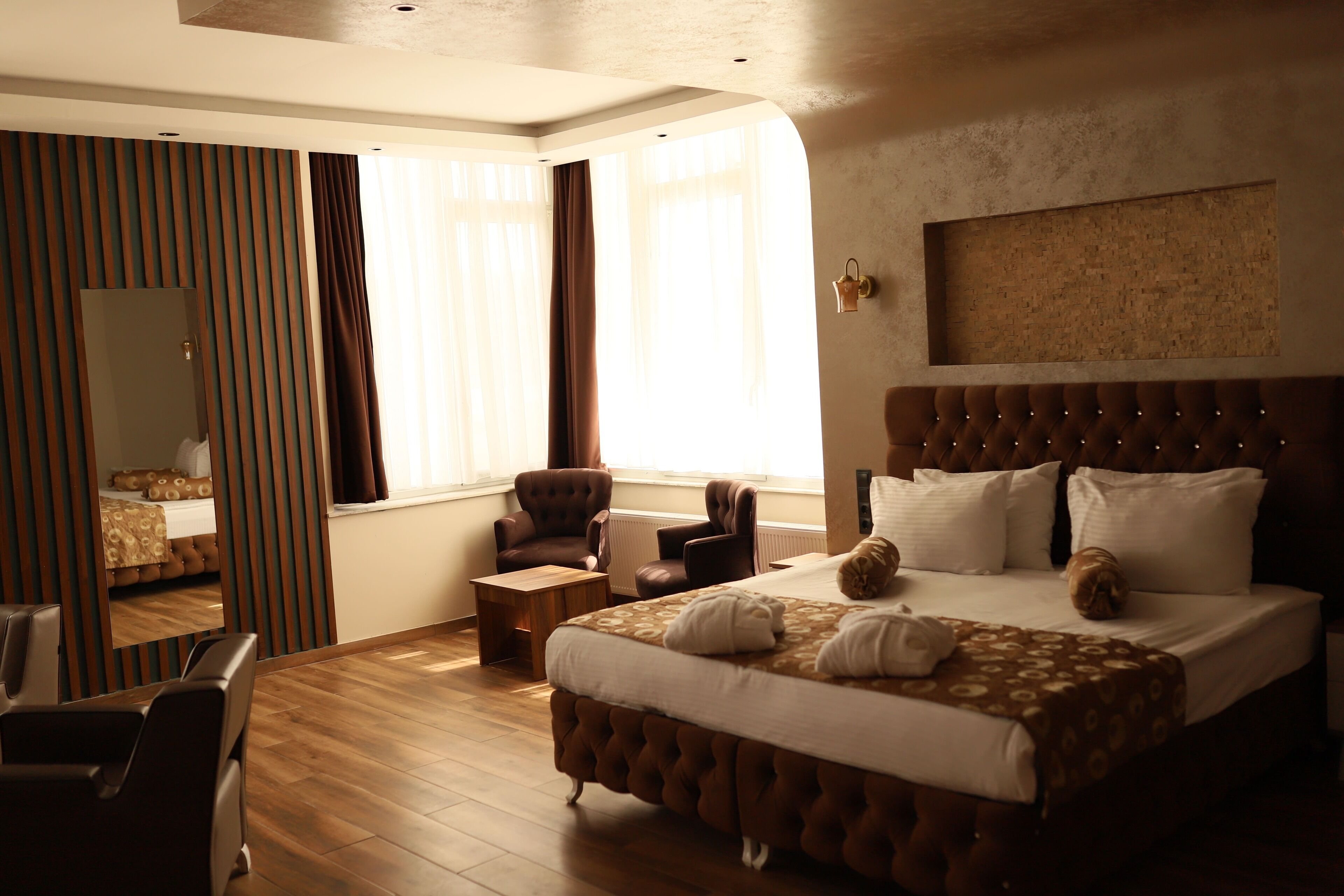 Quarto presidencial | Roupas de cama premium, frigobar, cofres nos quartos, escrivaninha