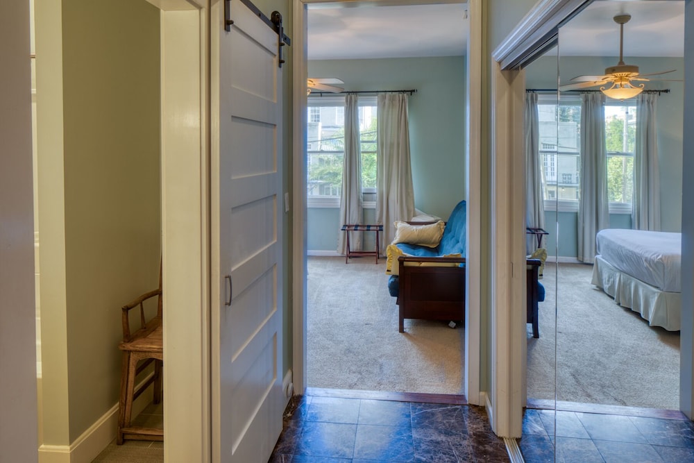 The Sarah Elizabeth House On Beautiful Jones St W/ Private Courtyard - Savannah, GA