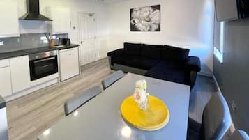 Apartamento, banheiro privativo | Lounge