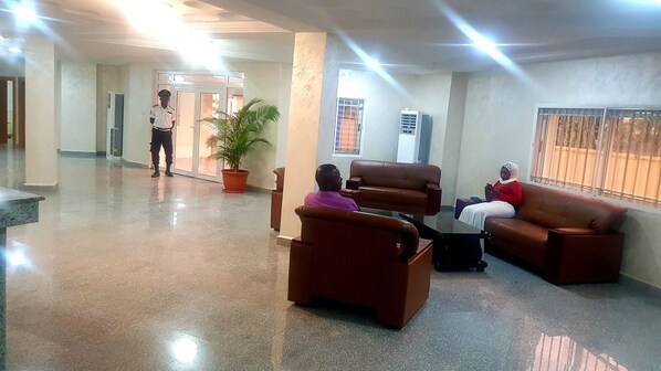 Área de estar no saguão