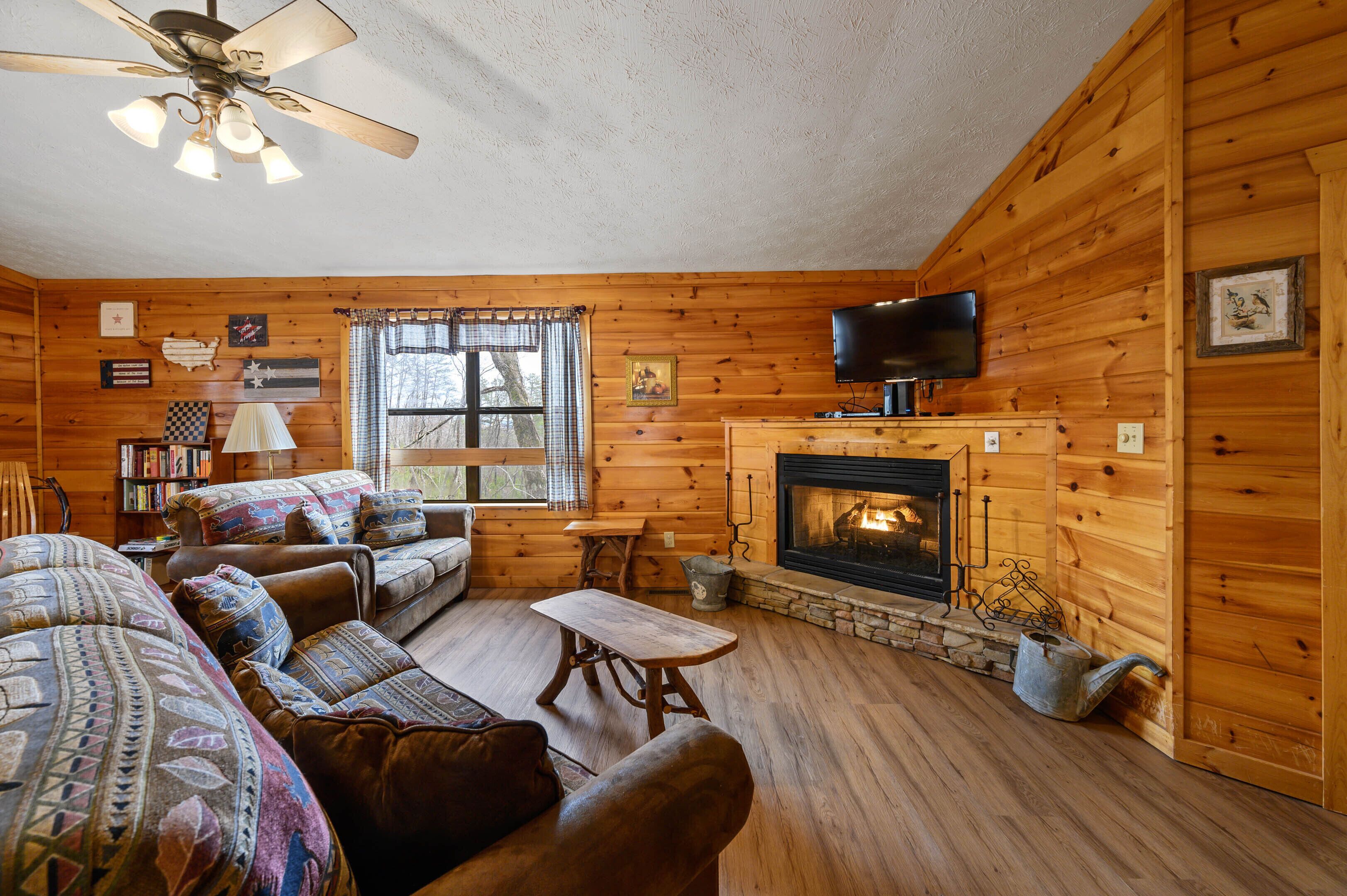 Winter Sale  Hot Tub Game Room 2 Mi To Downtown And National Park - Gatlinburg, TN