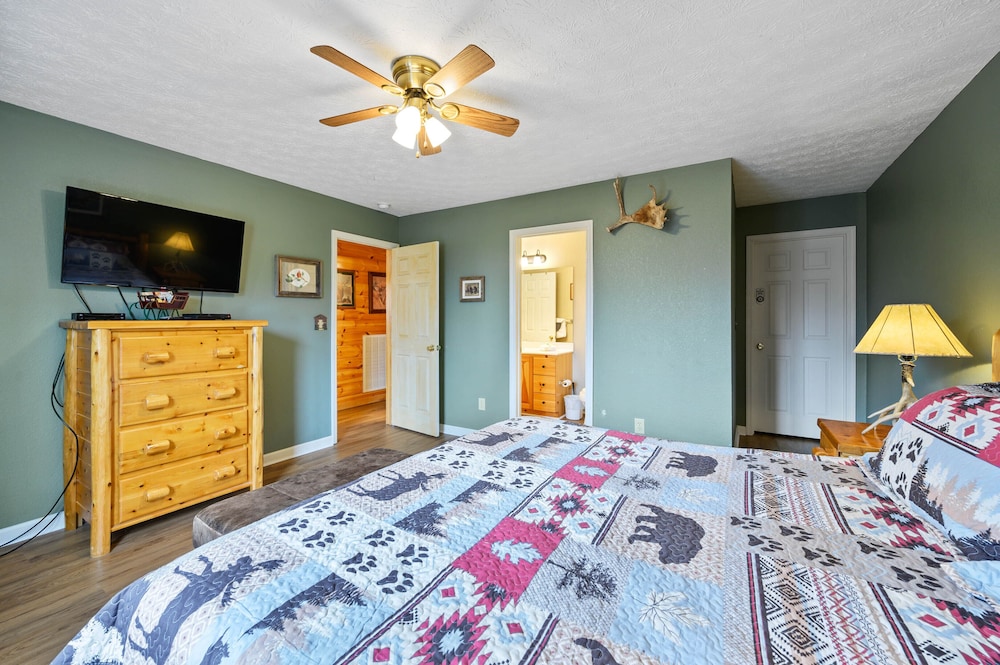 Pools • Pickleball • Game Room • 2 Mi To Downtown - Tennessee