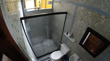Chuveiro, toalhas de banho