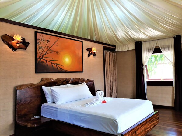Quarto luxo, 1 cama Queen, vista para o oceano | Roupas de cama de algodão egípcio, roupas de cama premium