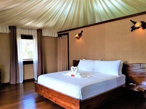 Quarto lua de mel, 1 cama King, vista para o oceano | Roupas de cama de algodão egípcio, roupas de cama premium