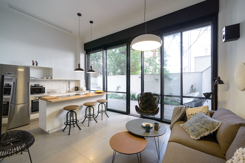 Garden 1 Bedroom Apartment - Tel Aviv