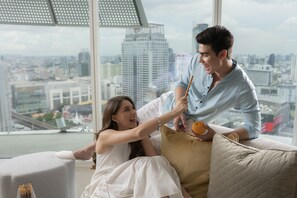 Two Bedroom Executive Residence | Cofre no quarto, secretária, quartos insonorizados