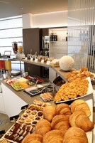 Café da manhã com buffet todos os dias mediante uma taxa