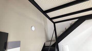 Ground level Loft | Roupas de cama premium, cofres nos quartos, escrivaninha