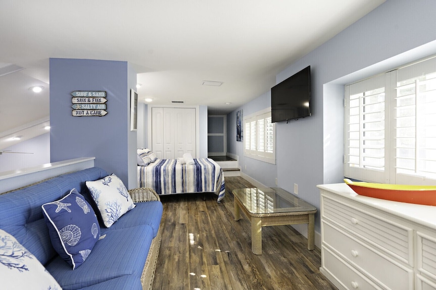 Beachwalker Cottage: Duplex Within 100 Steps To The Sand. - Holmes Beach, FL