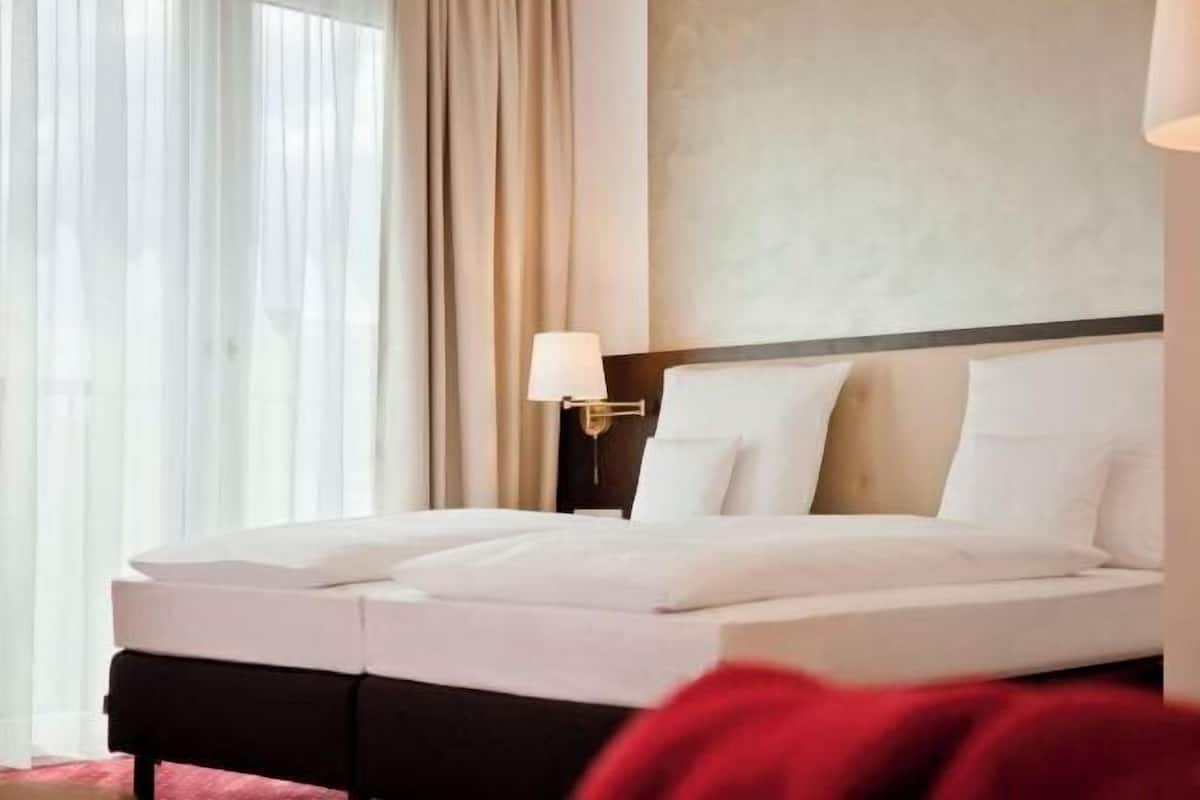 1 quarto, roupa hipoalergénica, cofre com capacidade para portátil