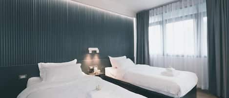 Secretária, cortinas/cortinados opacos, quartos insonorizados