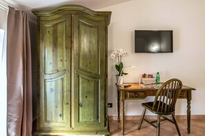 Quarto Duplo | Roupa de alta qualidade, minibar, secretária 