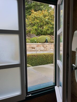 Quarto Twin | Vista para o jardim