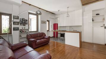 Apartamento, 2 quartos | Sala de estar | Televisor LCD