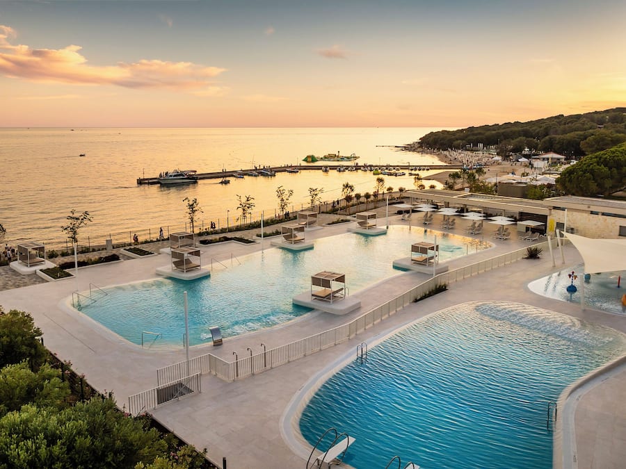 Piscina externa sazonal