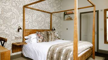 Quarto Duplo, casa de banho privativa (Room 7) | 1 quarto, com decoração personalizada, com mobília individualizada