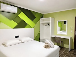 Roupas de cama antialérgicas, escrivaninha