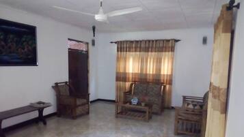 Televisor LCD de 32 polegadas com canais via satélite, televisor