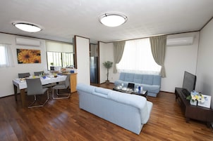 Casa, 3 quartos | Sala de estar | TV de ecrã plano