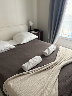 Quarto Individual Económico | Com decoração personalizada, com mobília individualizada