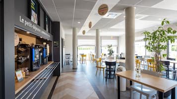 Café da manhã com buffet todos os dias mediante uma taxa